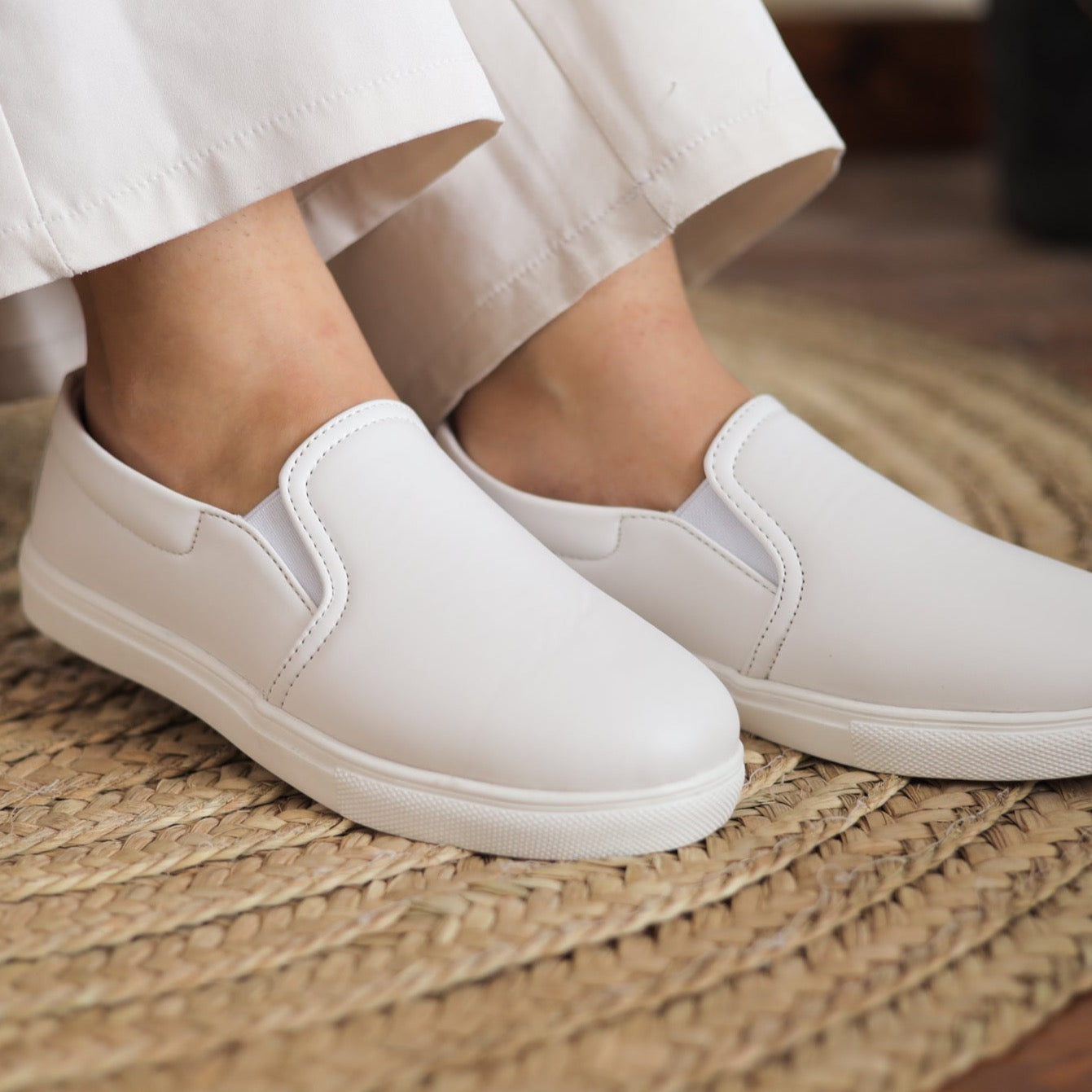 Basic White Sneakers – Havva Dose